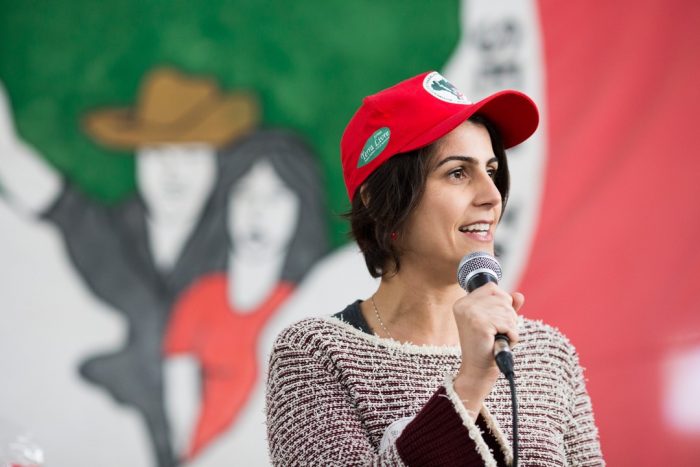 Foice e martelo não são símbolos do amor - Crusoé