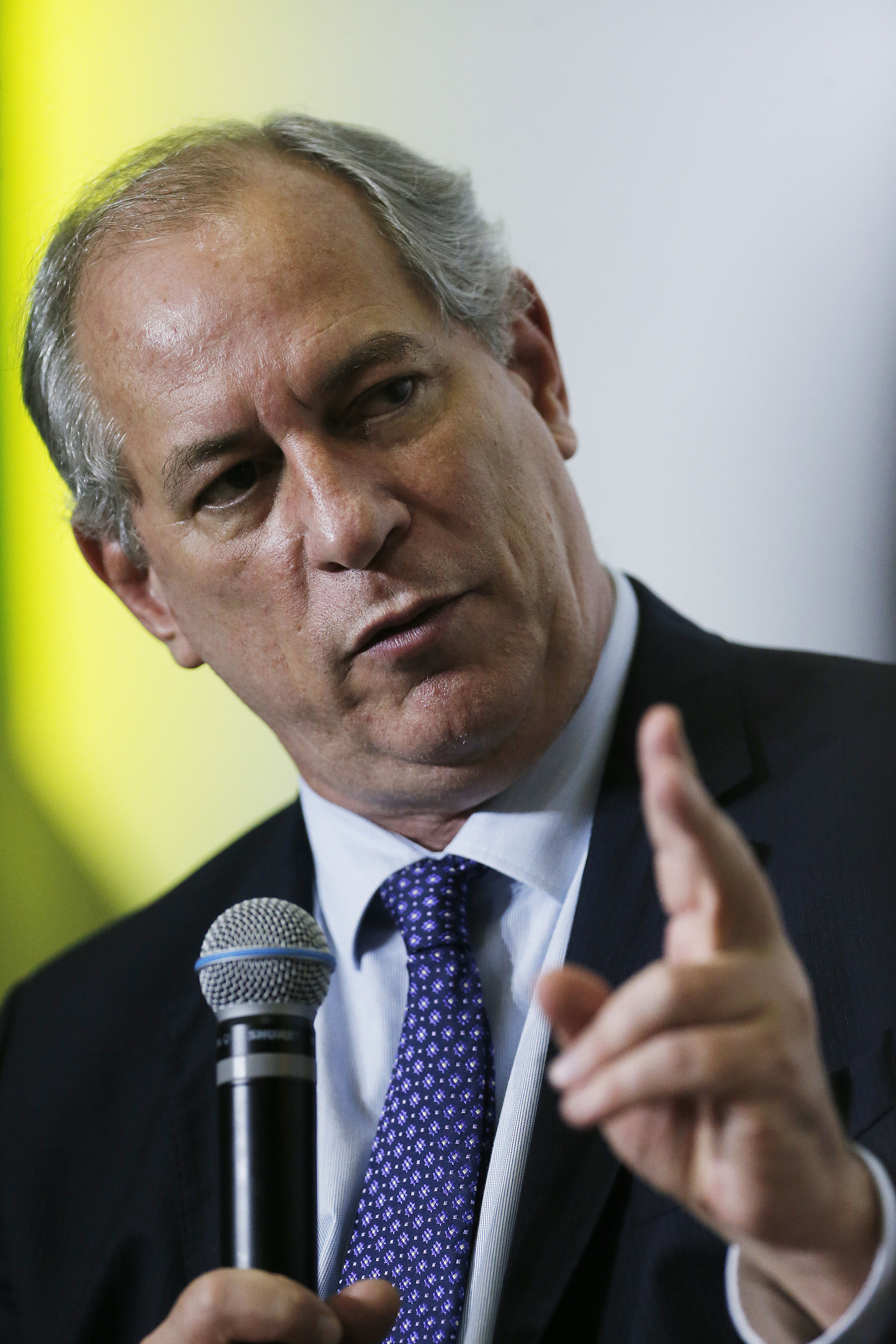 Centrão apela, mas Ciro volta a atacar Temer - Crusoé