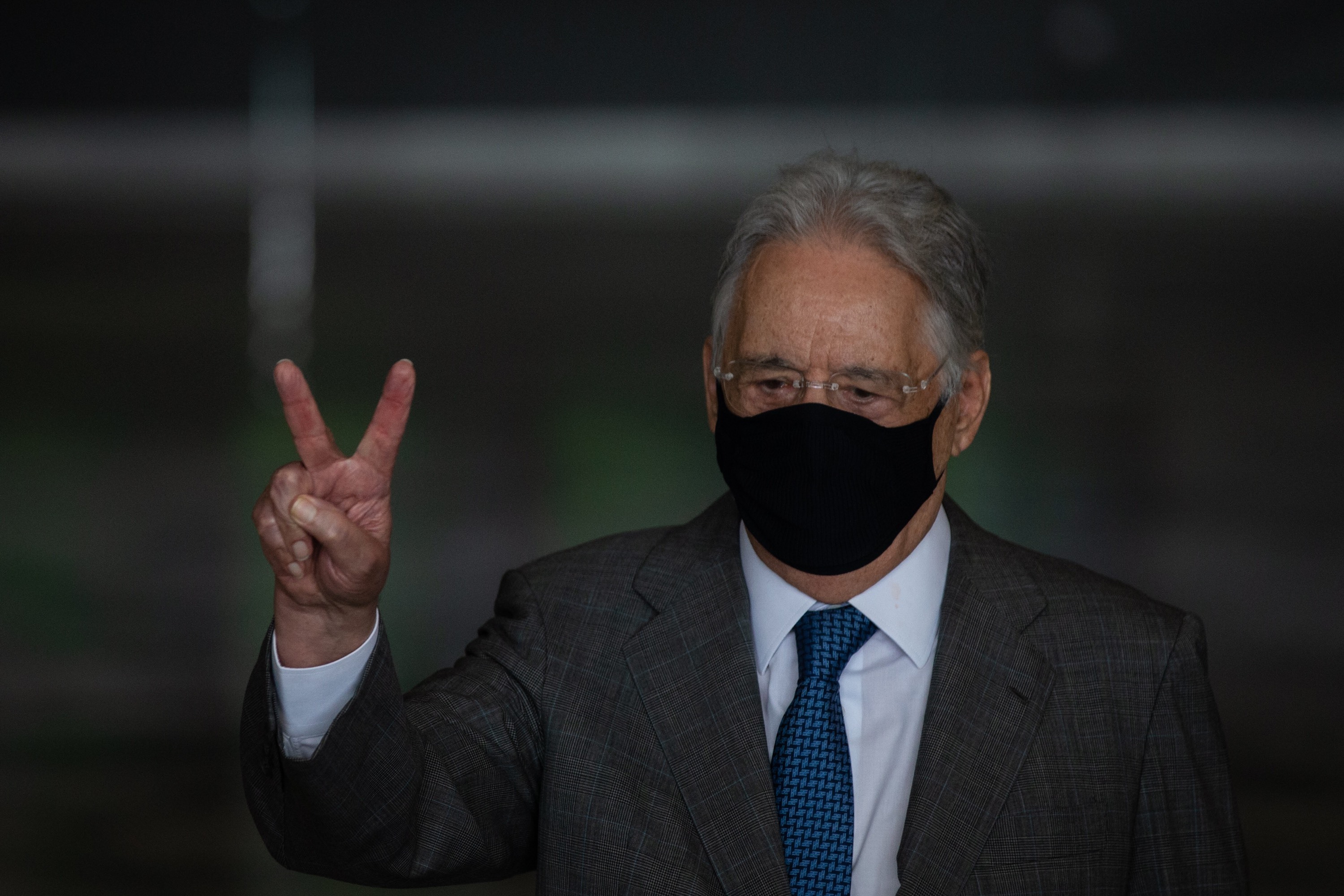 Após encontro com Lula, FHC corre para se explicar
