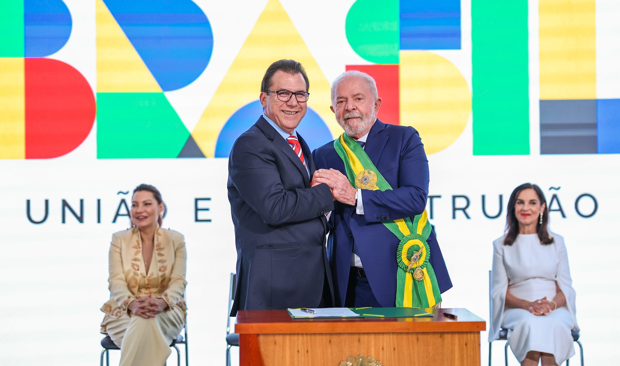 A comitiva de sindicalistas que o governo levará para a Suíça - Crusoé